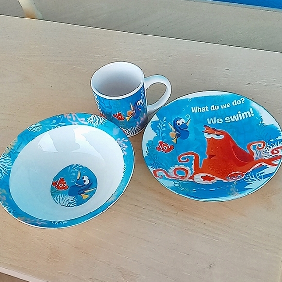 Pixar | Dining | Disneypixars Finding Dory Dinnerware Threepiece Set ...